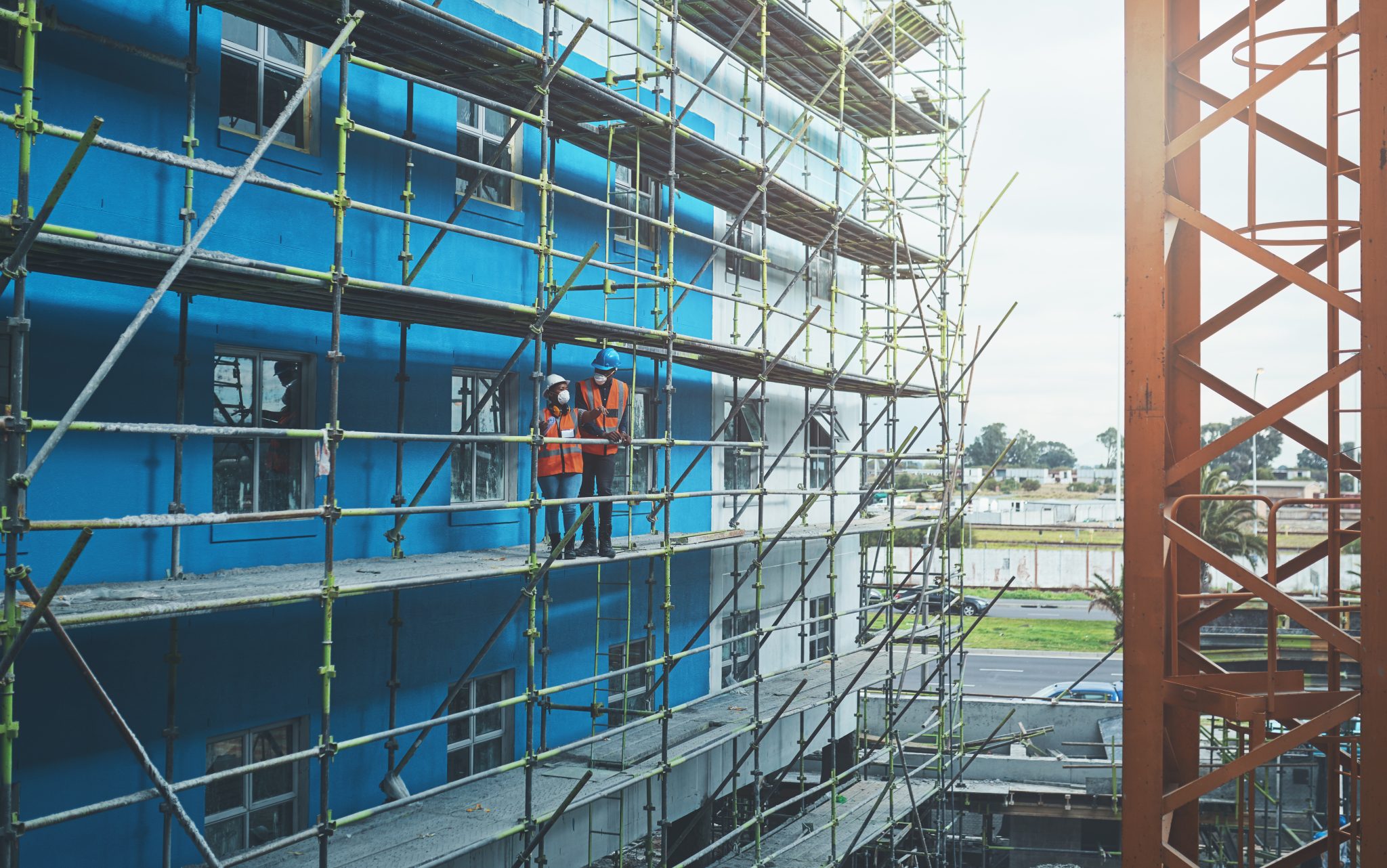 Navigating OSHA's Wind Speed Limits for Height Work Safety